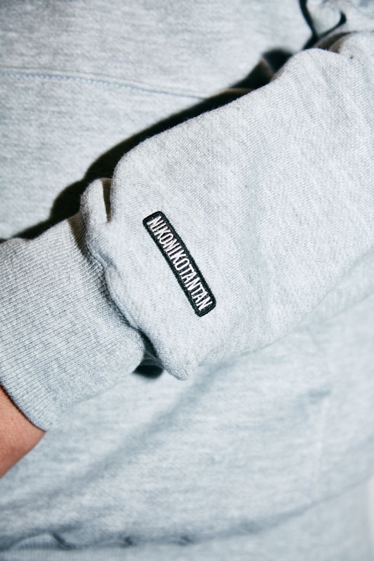 「LAUGH」HOODIE [GRAY] (Lサイズ) : NIKO NIKO TAN TAN | HMV&BOOKS online ...